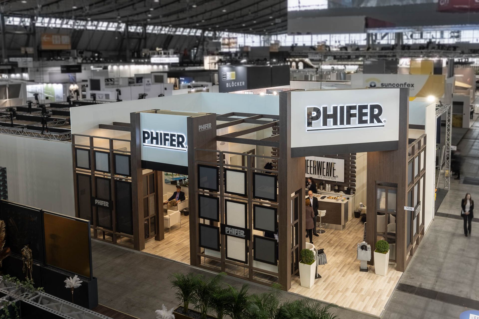 Display Vision Int — Phifer Messestand auf der R+T Stuttgart